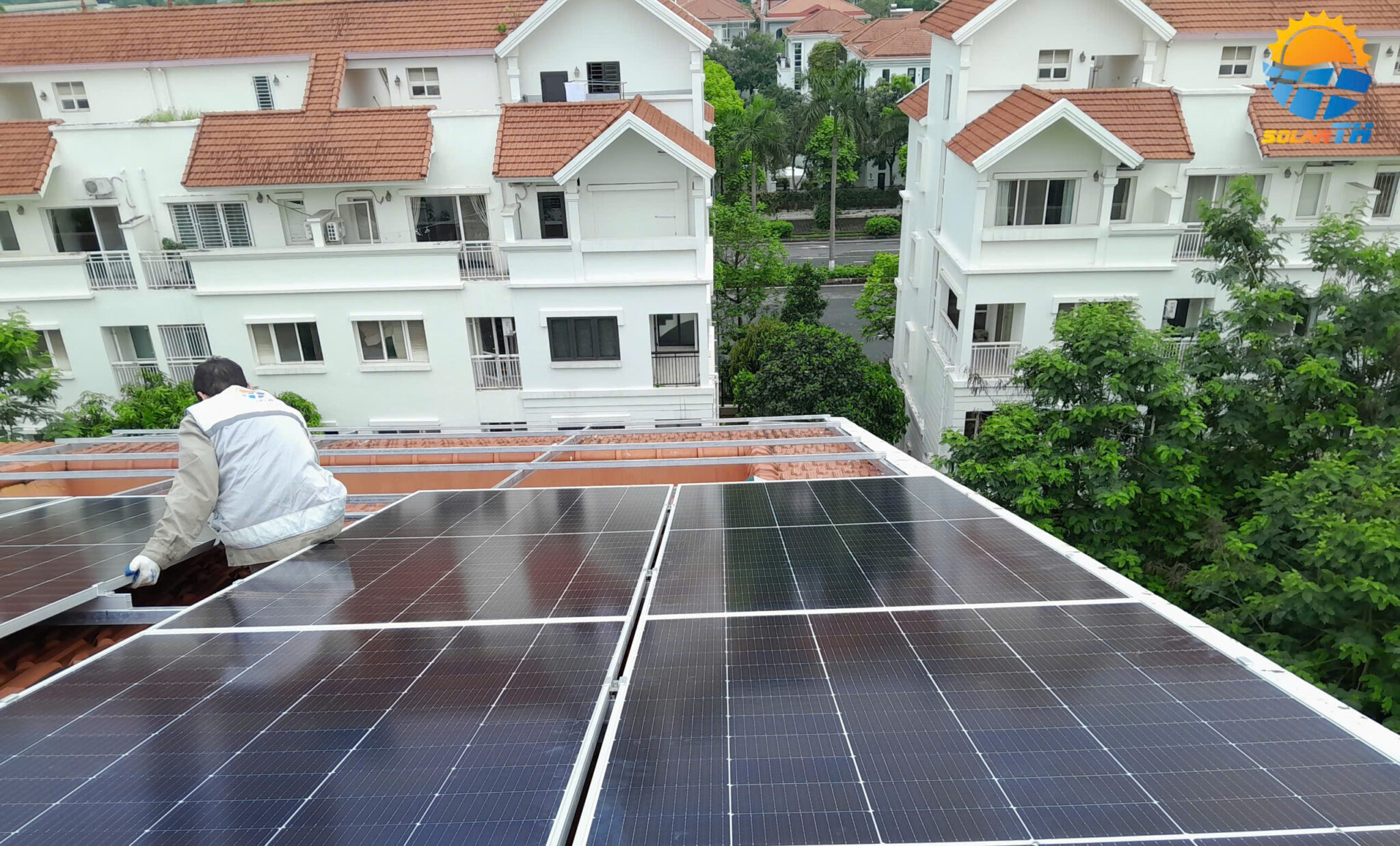 Hệ thống điện mặt trời hòa lưới có lưu trữ - Hybrid 12.96kWp 1 pha/3 ...